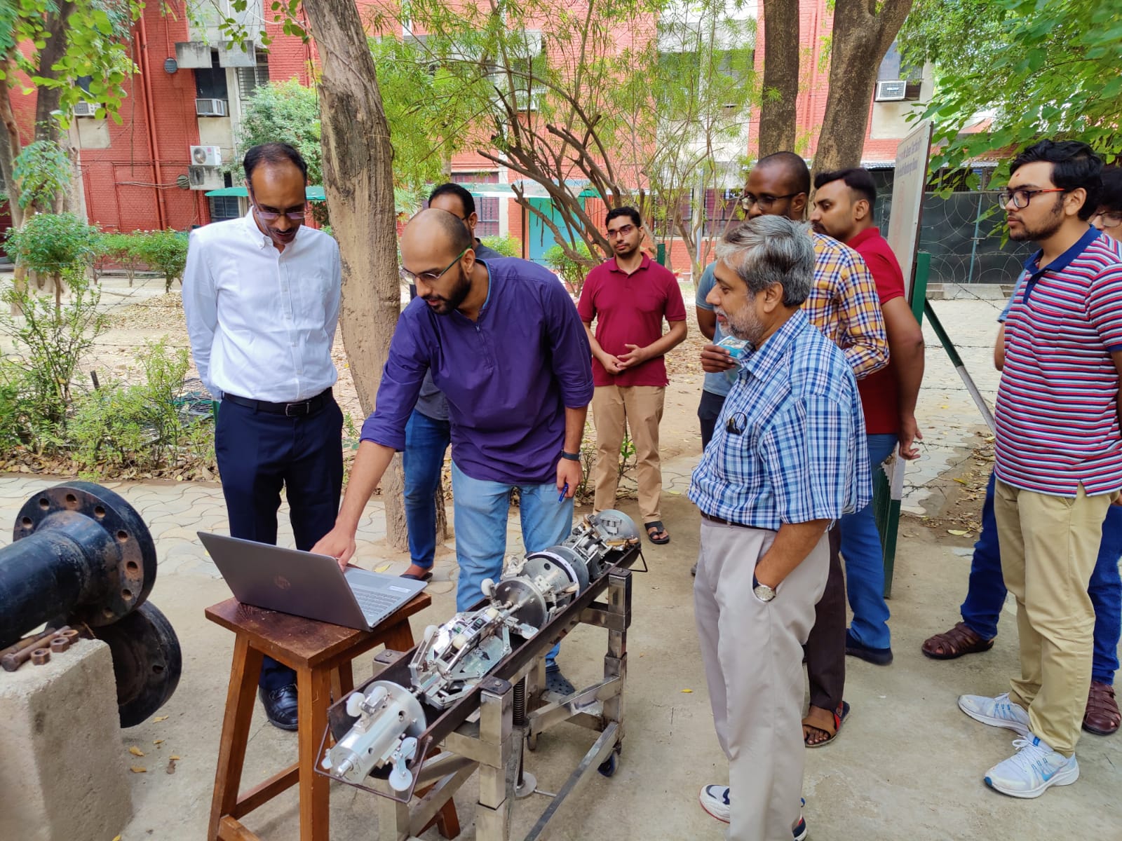 SMSS Lab Visit: Guest of Honour Dr. Manoj Gonuguntla | SMSS Laboratory ...
